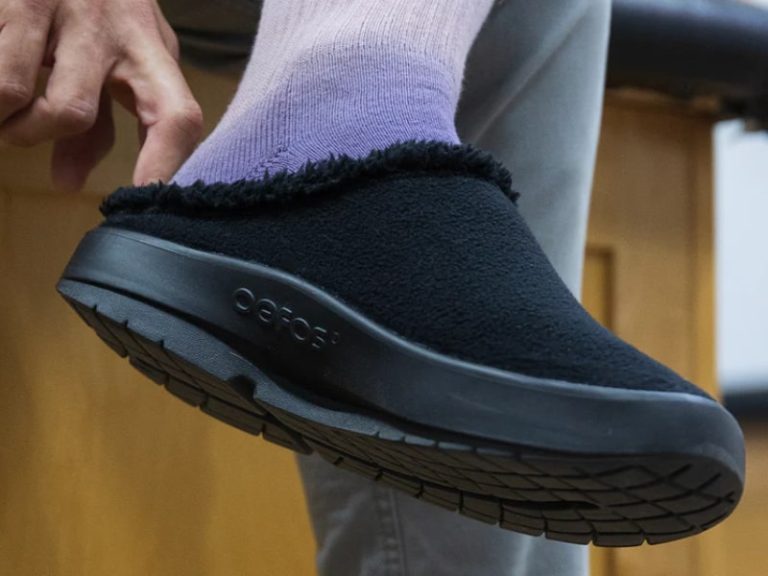 Top 9 dép chạy bộ Oofos chính hãng cực đẹp, giá phải chăng